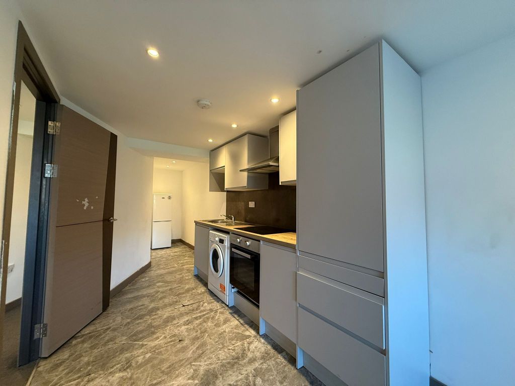 Lime Tree Way, Chineham, Basingstoke RG24, 2 bed flat to rent, £1,050 ...