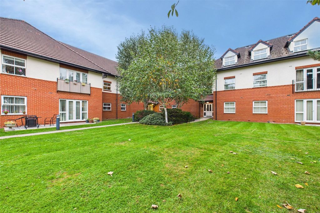 Cheney Court, 104 Pinewood Avenue, Crowthorne, Berkshire RG45, 2 bed ...