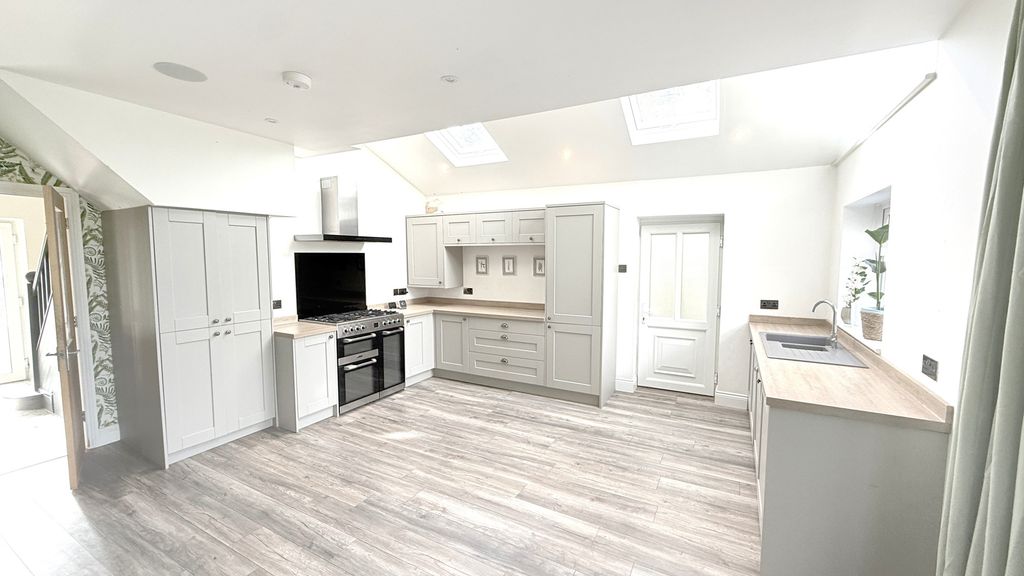 Whittingham Lane, Preston PR3, 4 bed semi-detached house to rent, £ ...