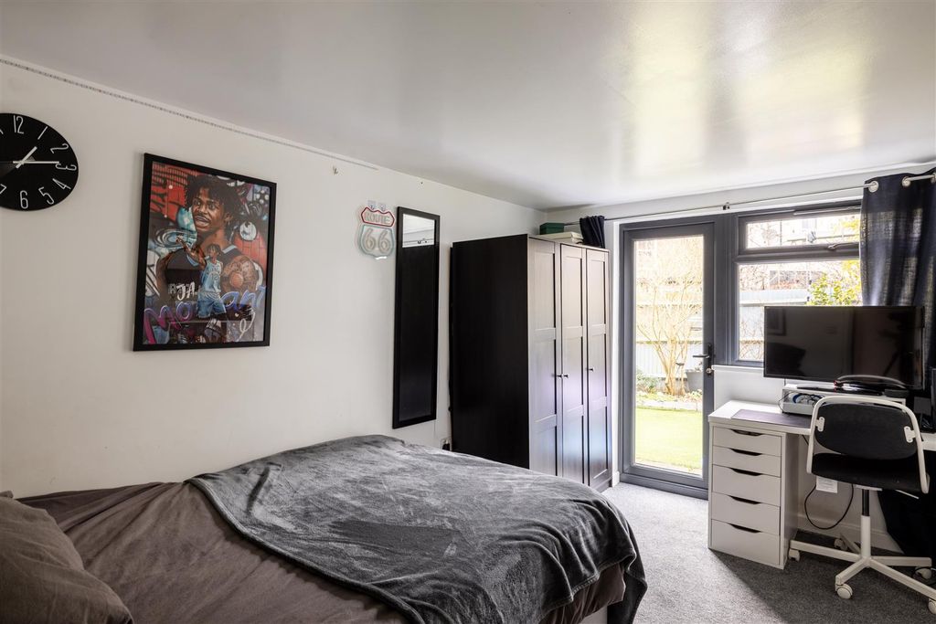 St. Johns Road, Redhill RH1, 4 bed semi-detached house for sale, £ ...