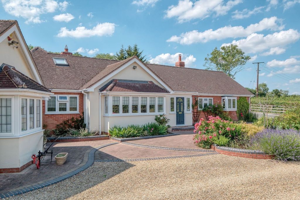 Cockshot Lane, Dormston WR7, 4 bed detached bungalow for sale ...