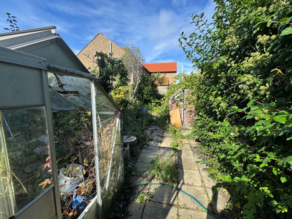 Victoria Road, Lowestoft NR33, 3 bed semi-detached house for sale, £ ...