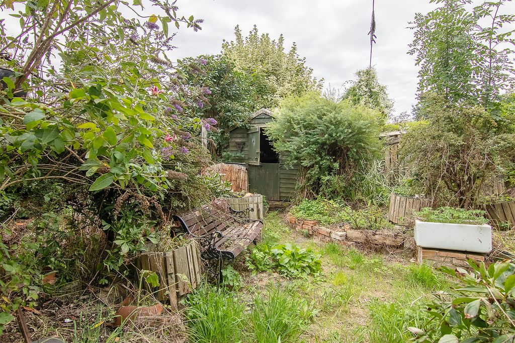 Mill Hill, Lubenham LE16, 3 bed semi-detached house for sale, £120,000 ...