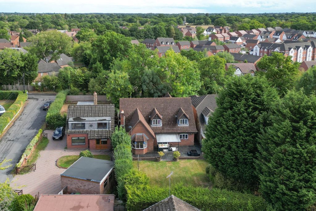 Dickens Heath Road, Shirley B90, 4 bed detached house for sale, £ ...