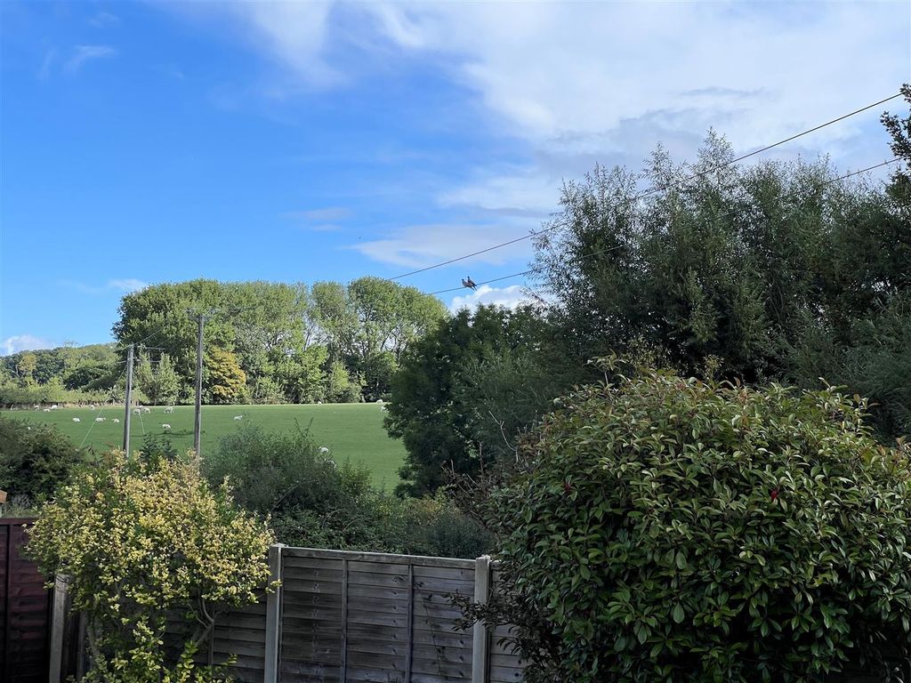 Cherryfields, Gillingham SP8, 2 bed detached bungalow for sale, £ ...