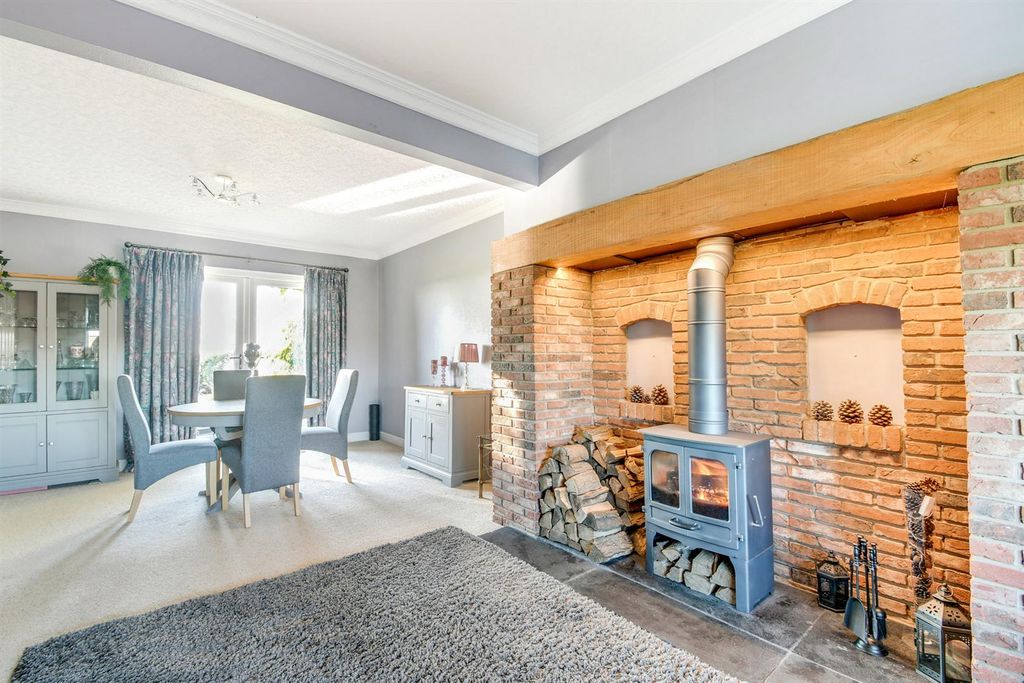 St Helena Cottage, Kirton Road, Scotter DN21, 4 bed semi-detached house ...