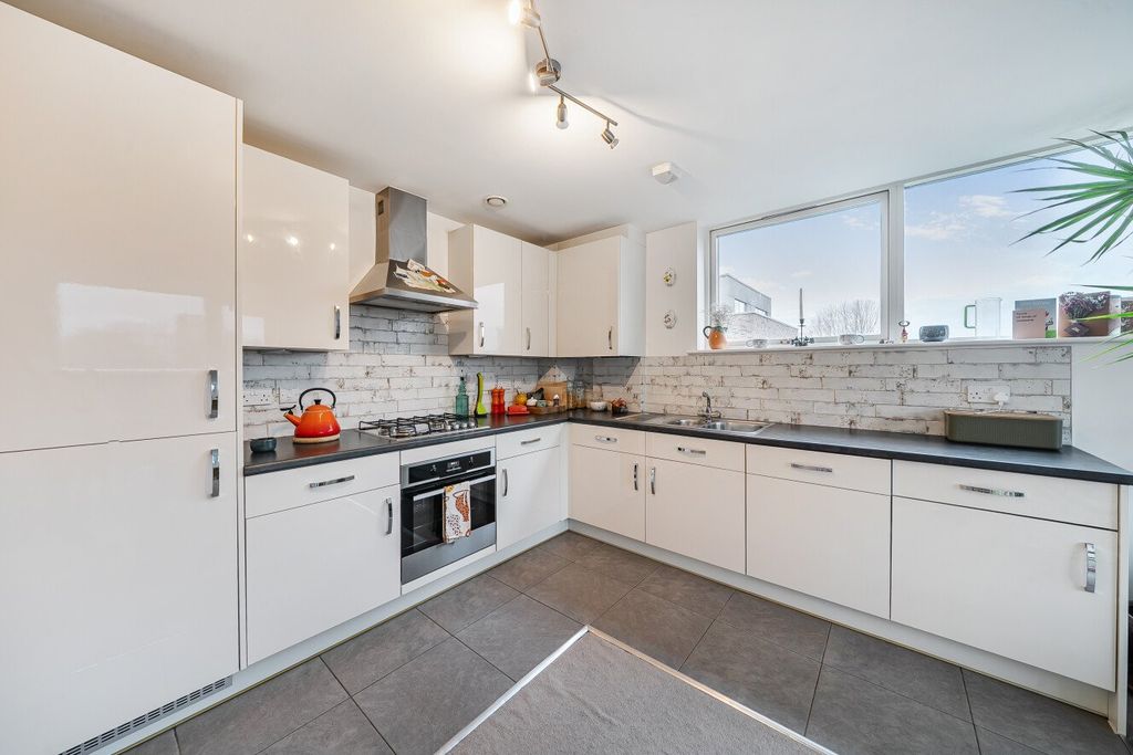 Pomeroy Street, Peckham, London SE14, 2 bed flat for sale, £500,000 ...