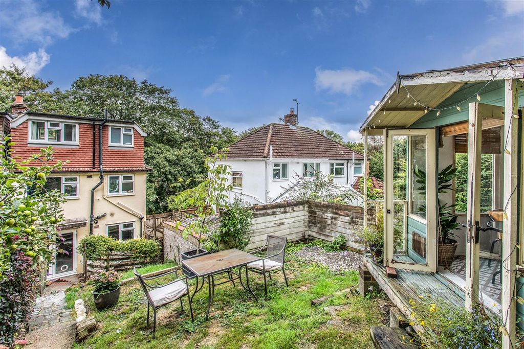 Winterbourne Close, Lewes BN7, 3 bed semi-detached house for sale, £ ...