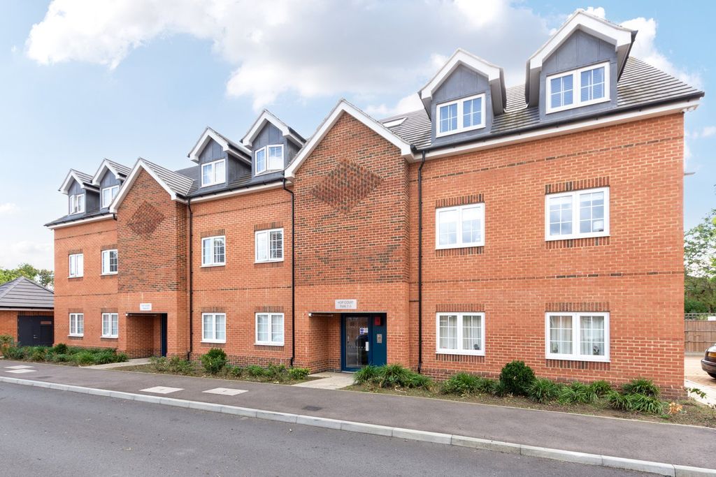 Old Farm Place, Sidcup DA15, 2 bed flat for sale, £410,000 | PrimeLocation