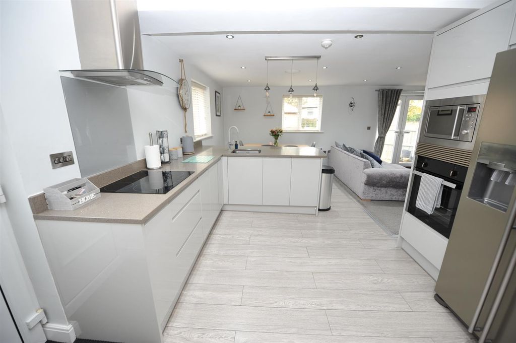 Overdale Drive, Thackley BD10, 3 bed semi-detached house for sale, £ ...