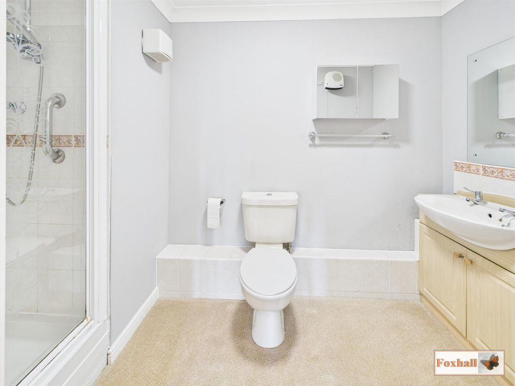 Cliff Lane, Ipswich IP3, 2 bed flat for sale, £160,000 | PrimeLocation