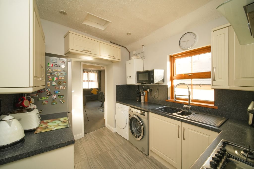 Pen-Y-Graig Terrace, Ynys-Y-Bwl, Pontypridd, Rhondda Cynon Taff CF37, 3 ...