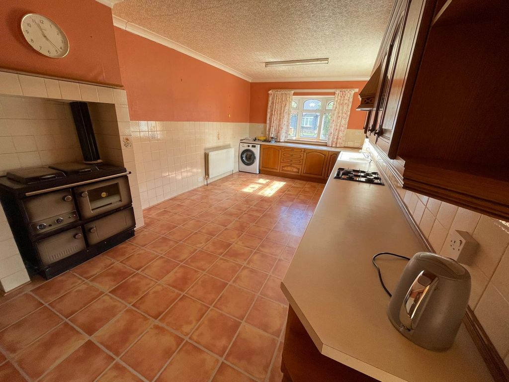 High Street, Yaddlethorpe, Scunthorpe DN17, 3 bed detached bungalow for ...