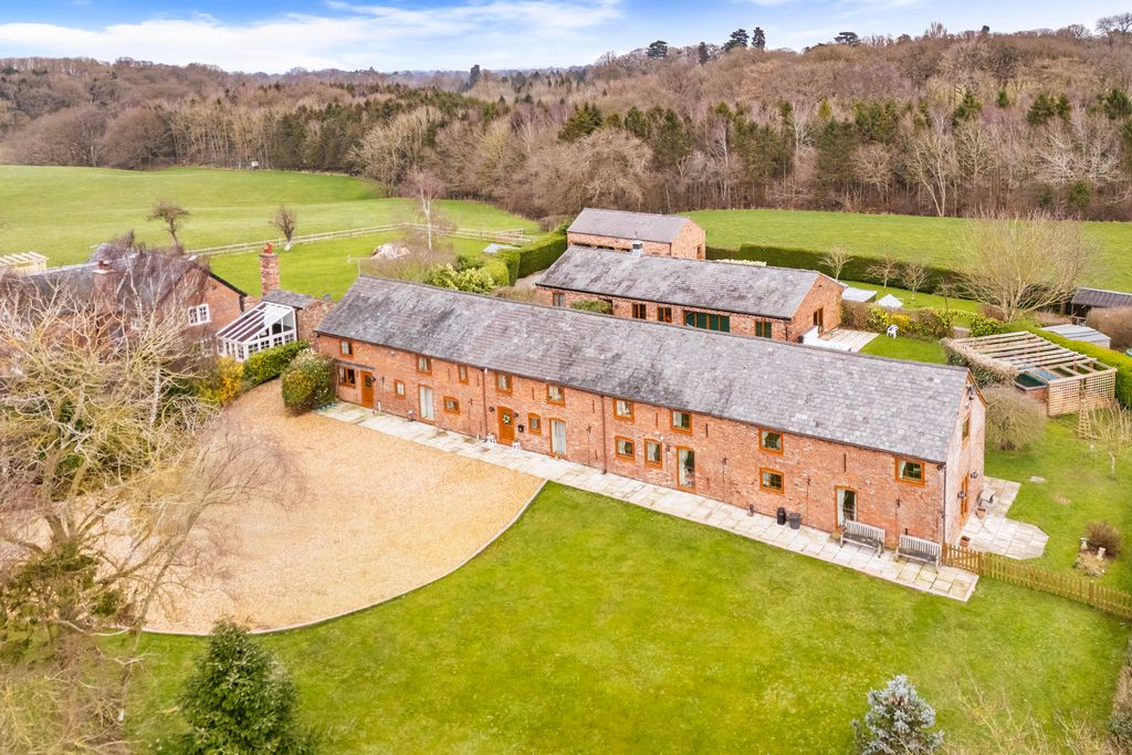 Breaden Heath, Whitchurch SY13, 6 bed barn conversion for sale, £ ...