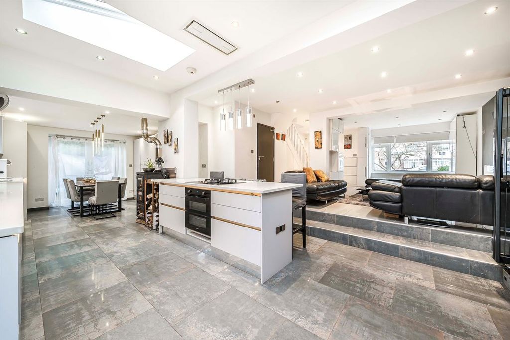 Lynton Close, Isleworth TW7, 6 bed semi-detached house for sale, £ ...