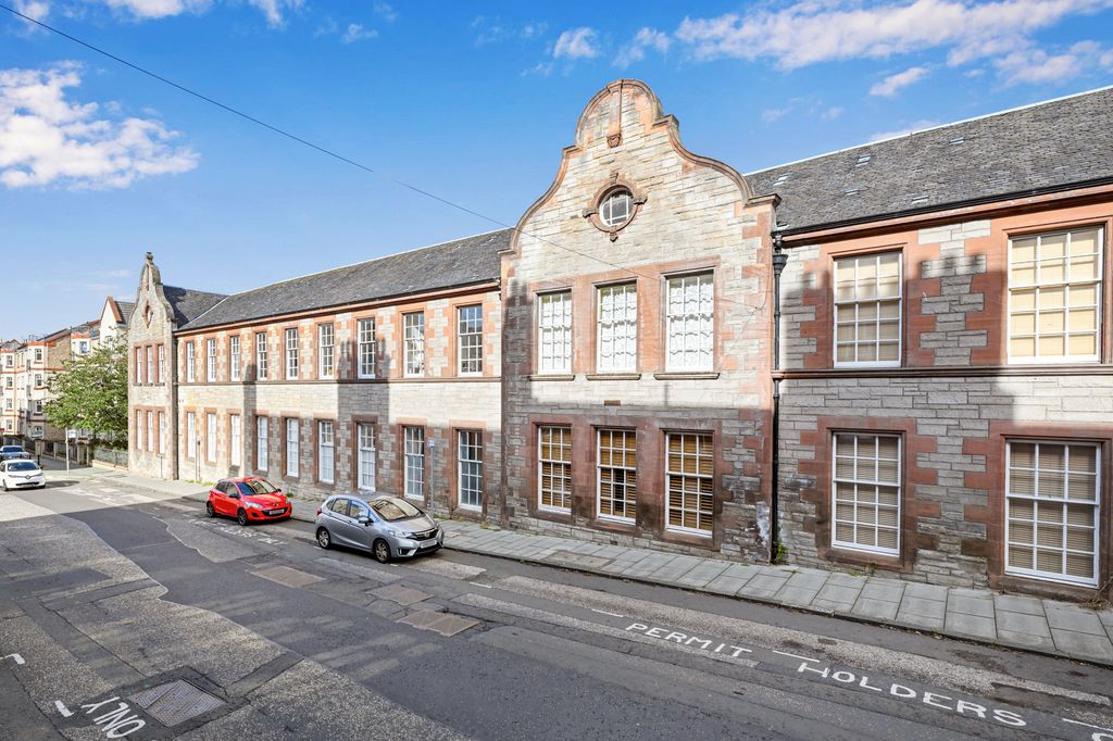 11 Sinclair Place, Shandon, Edinburgh EH11, 3 bed town house for sale ...