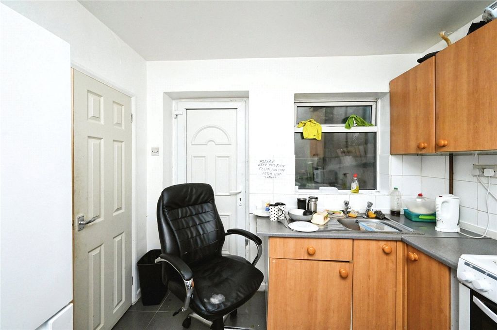 Sandy Lane, Mansfield, Nottinghamshire NG18, 3 bed semi-detached house ...