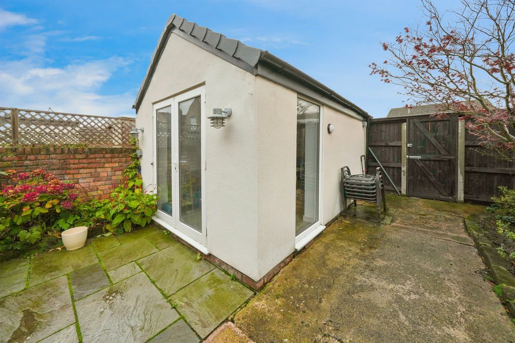 Greasby Road, Greasby, Wirral CH49, 3 bed flat for sale, £230,000 ...