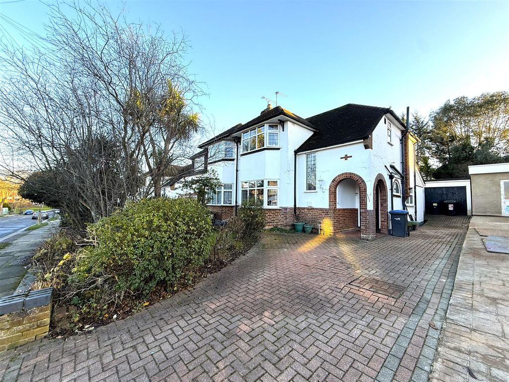 South Lodge Drive, London N14, 3 bed semi-detached house for sale, £ ...