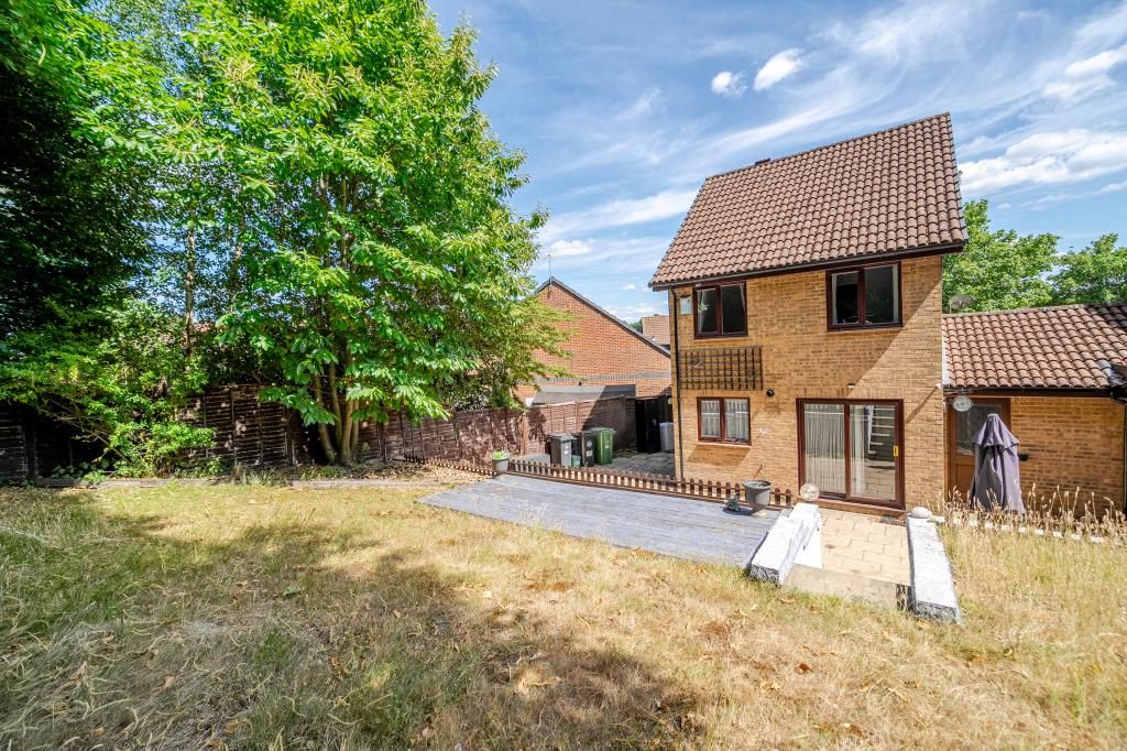 Bagshot, Surrey GU19, 3 bed link detached house for sale, £440,000 ...