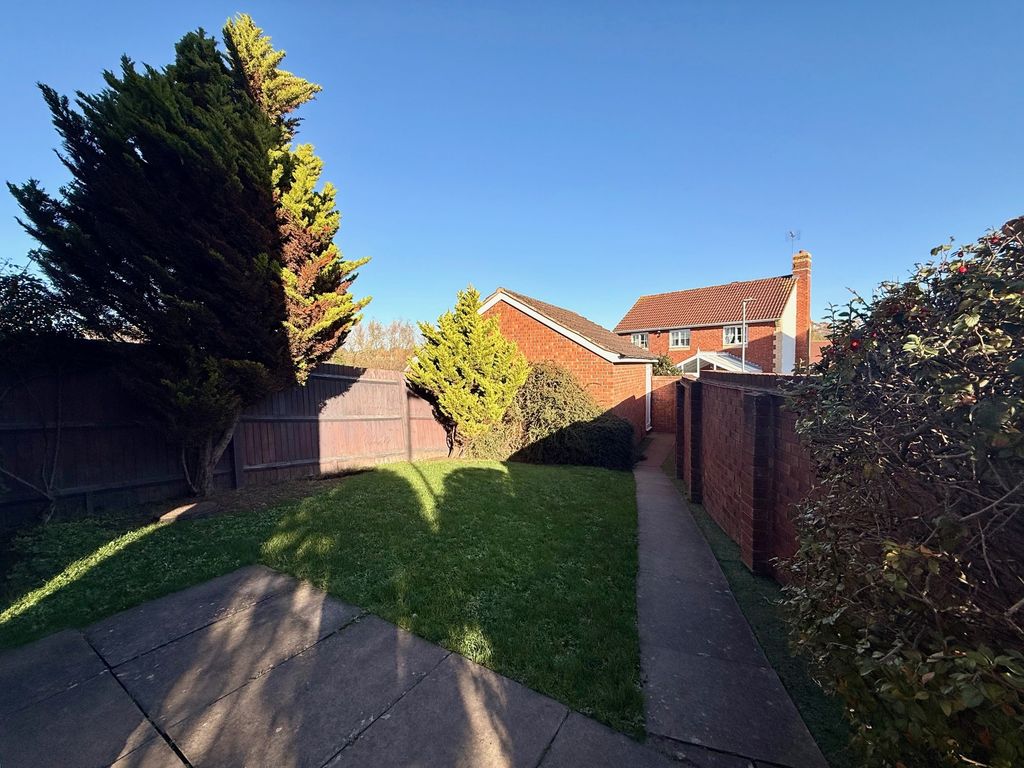 Kinord Close, Worcester WR5, 3 bed property to rent, £1,250 pcm ...