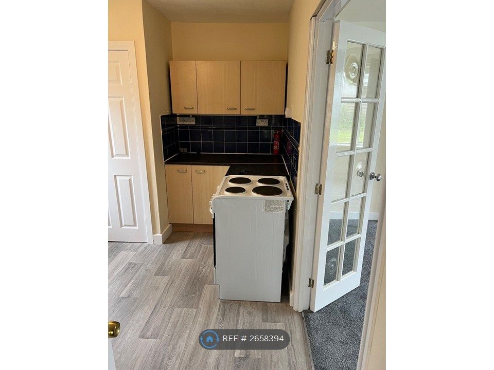 Maes Y Glyn, Llandeilo SA19, 2 bed flat to rent, £645 pcm | PrimeLocation