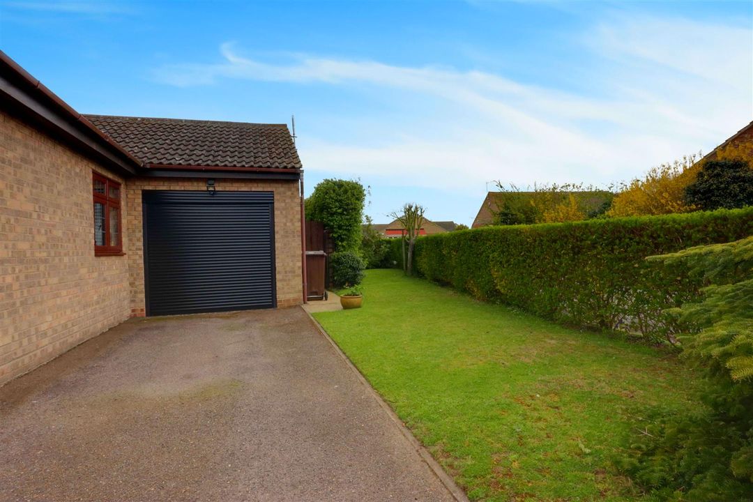 3 bed detached bungalow for sale in Battisford Drive, Clacton-On-Sea ...
