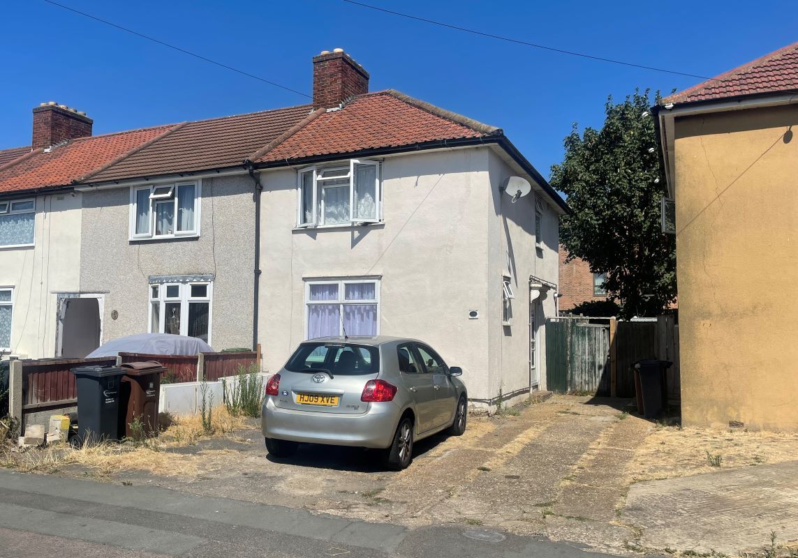 2 Bed End Terrace House For Sale In 19 Lynette Road Dagenham Essex
