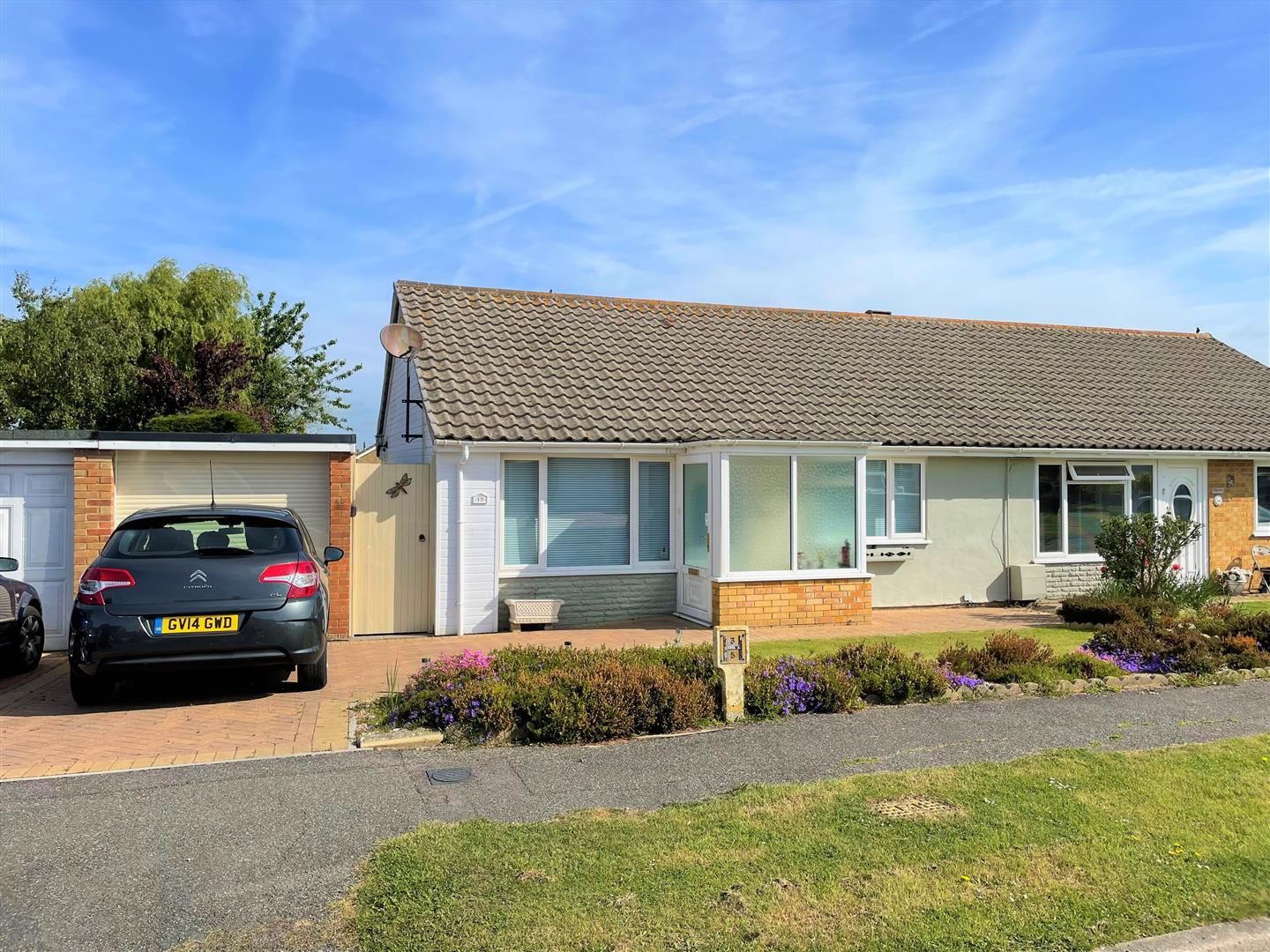 2 Bed Semi Detached Bungalow For Sale In Hamlands Lane Willingdon