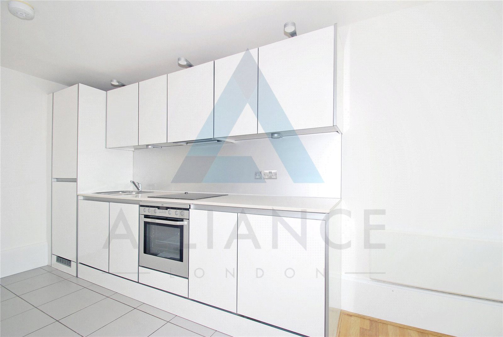 2 bed flat to rent in Aragon Tower, London SE8 - Zoopla