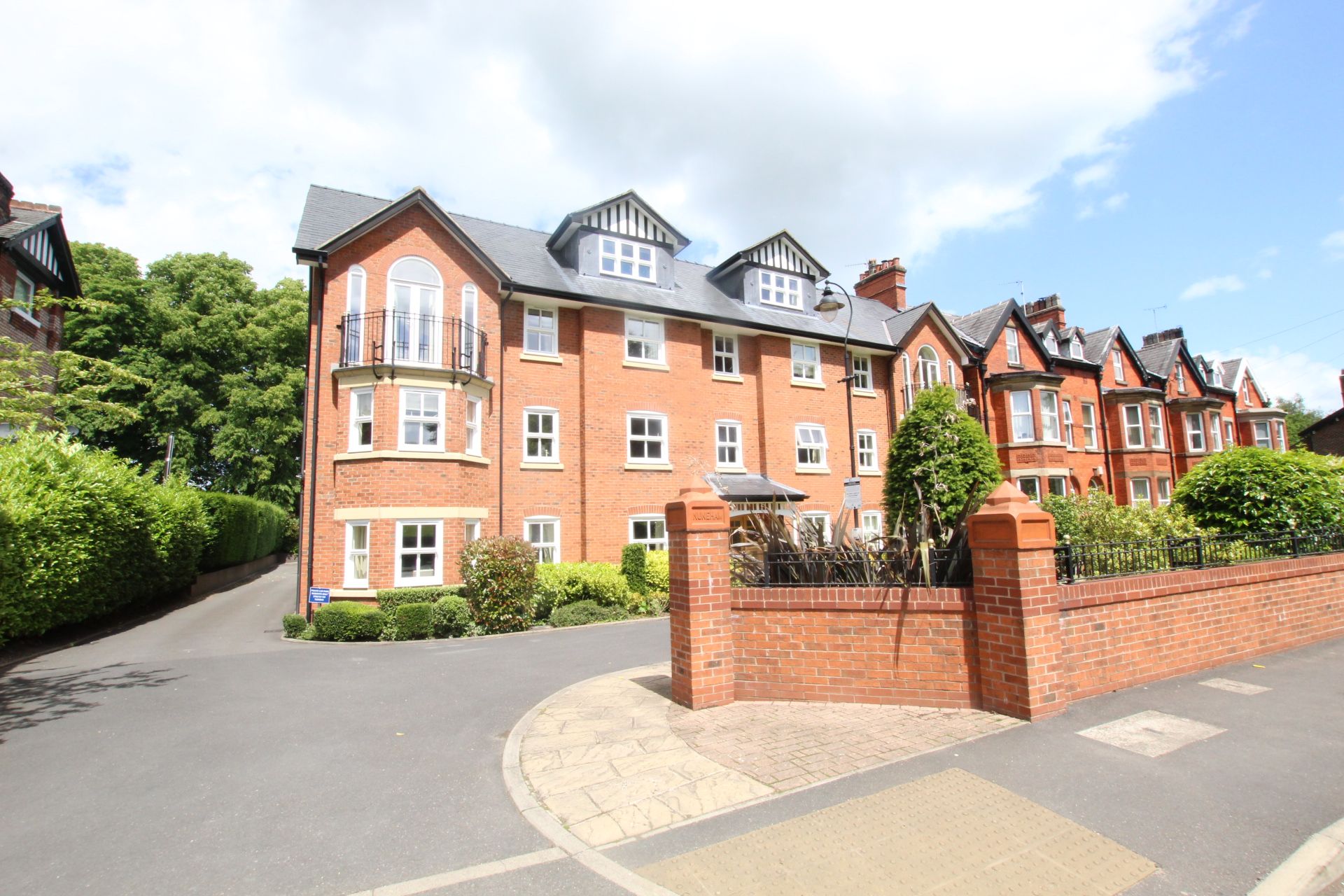 2 bed flat for sale in Victoria Road, Macclesfield SK10 - Zoopla