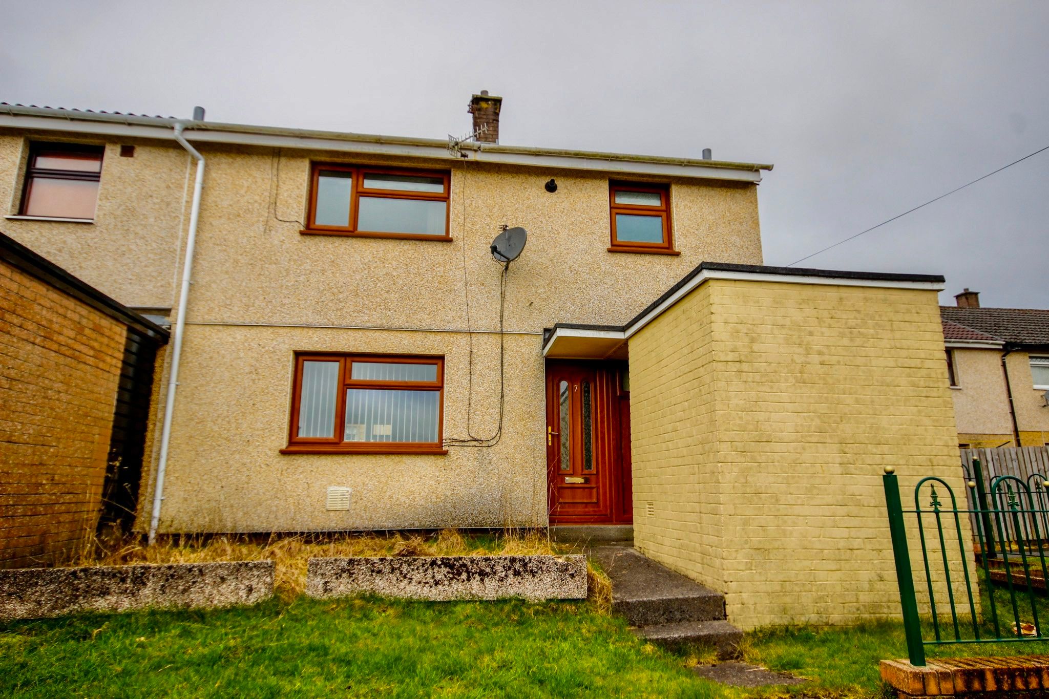 3 Bed Terraced House For Sale In Brynglas Pontlottyn Bargoed Cf81