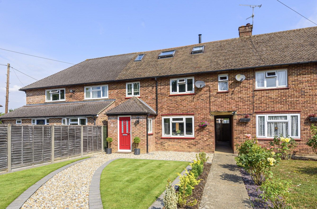 5 bed terraced house for sale in Kings Cross Lane, South Nutfield ...