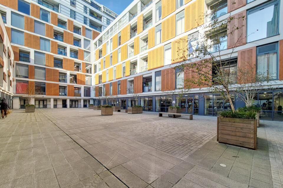 1 bed flat for sale in Cornell Square, London SW8 - Zoopla