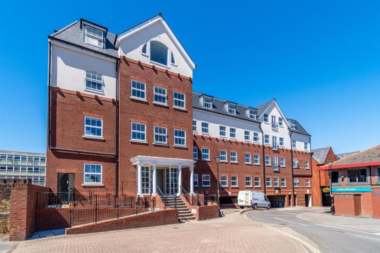 2 bed flat to rent in Little Victoria Street, Basingstoke RG21 - Zoopla