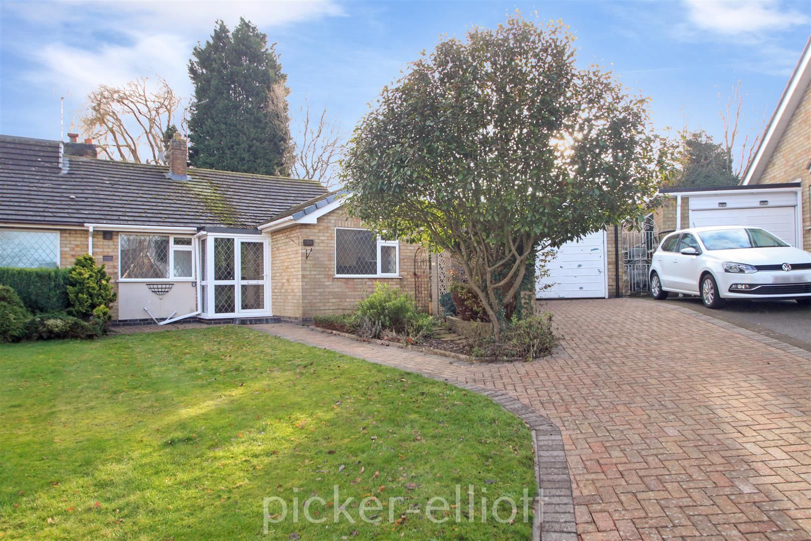 2 Bed Bungalow For Sale In Shenton Close Stoke Golding Nuneaton Cv13