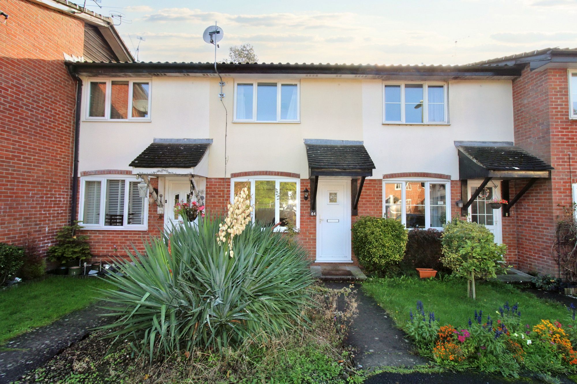 2 Bed Terraced House To Rent In Nightingale Close Farnborough