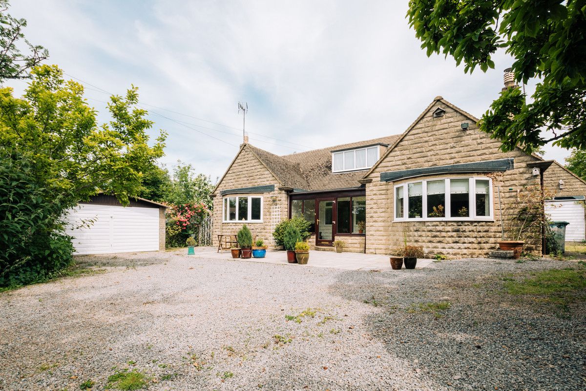4 bed detached house for sale in Banbury Lane, Banbury OX17 - Zoopla