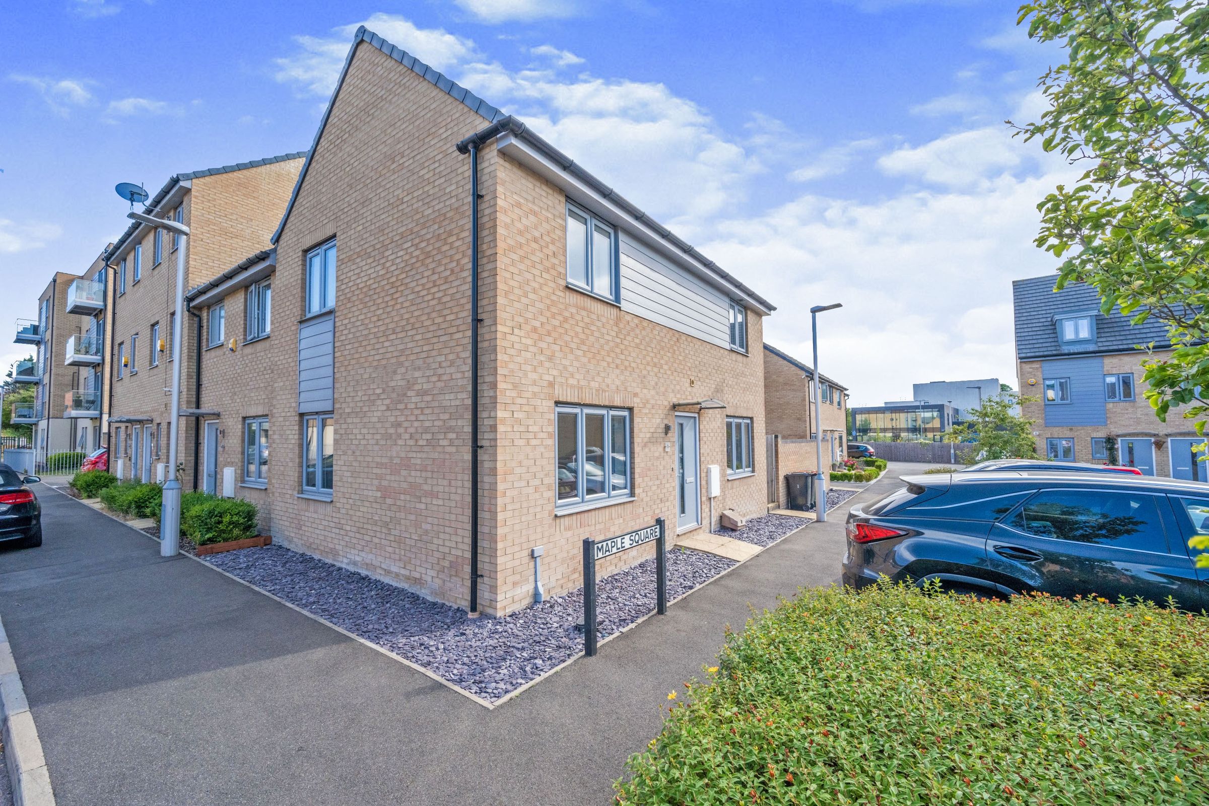 3 bed end terrace house for sale in Maple Square, Dunstable LU5 - Zoopla