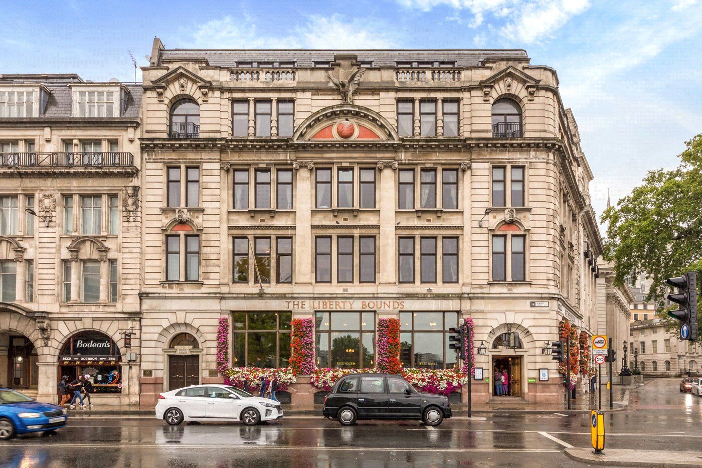 2 bed flat for sale in Trinity Square, London EC3N - Zoopla