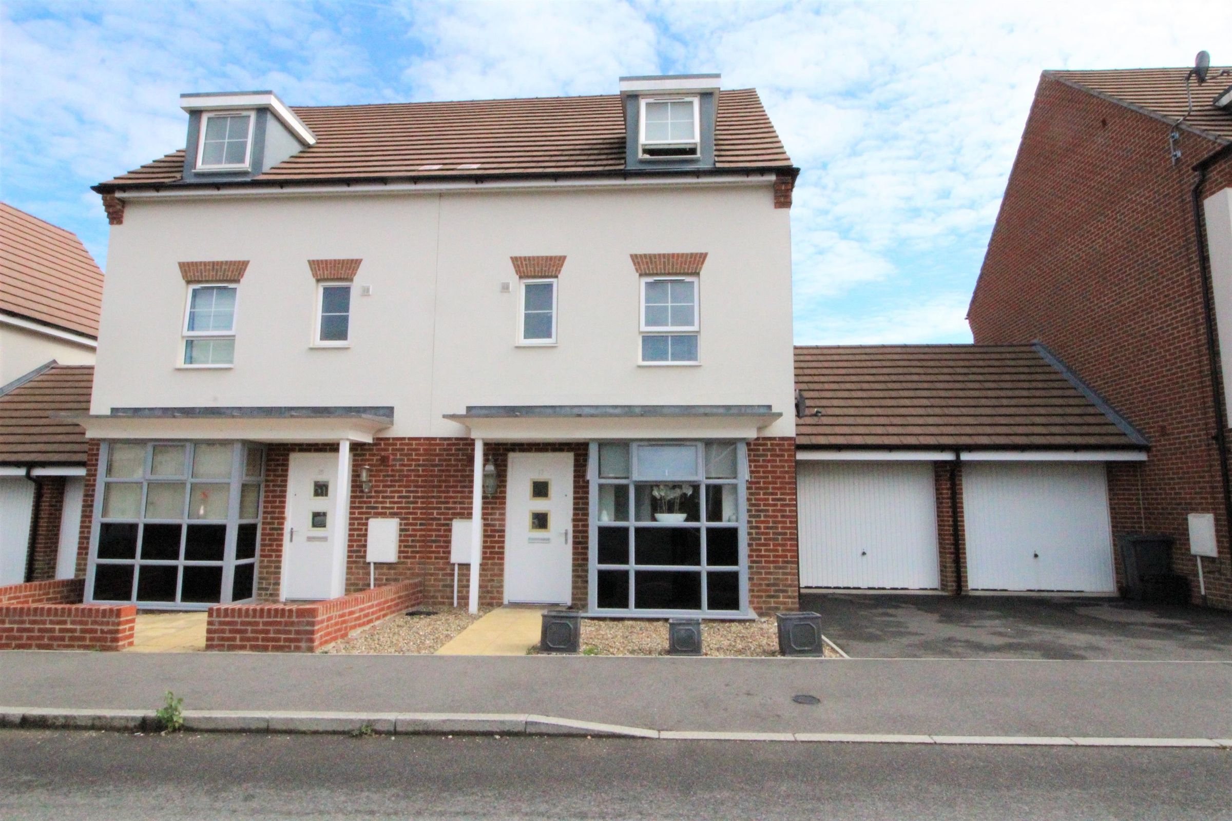 4 bed town house for sale in Whitlock Avenue, Wokingham RG40 - Zoopla