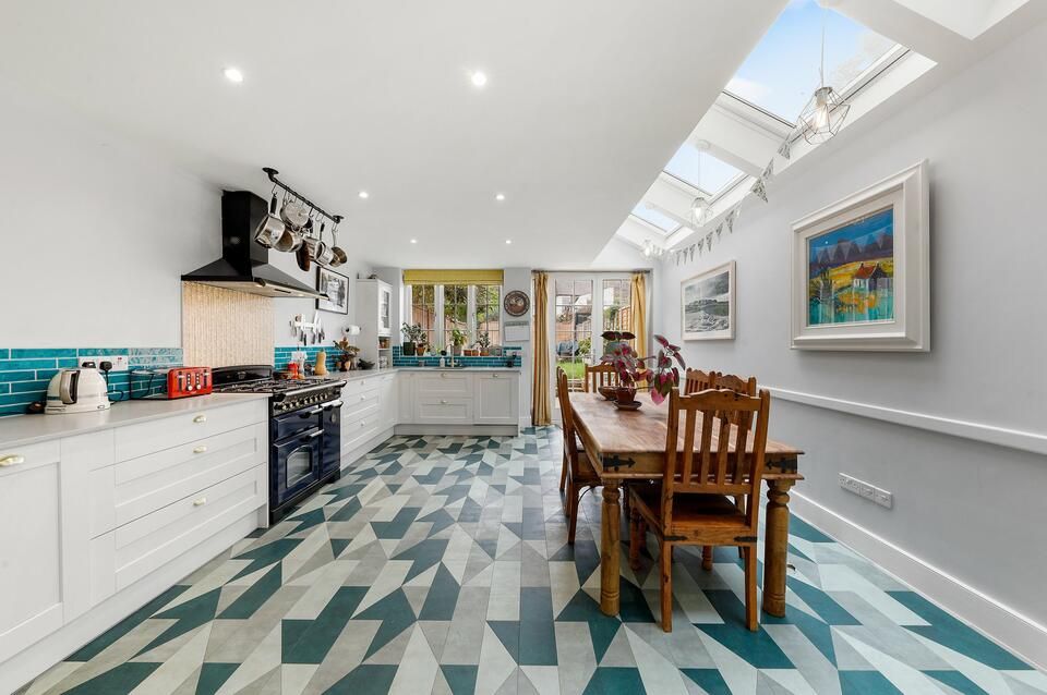 5 bed terraced house to rent in Glyn Road, London E5 - Zoopla