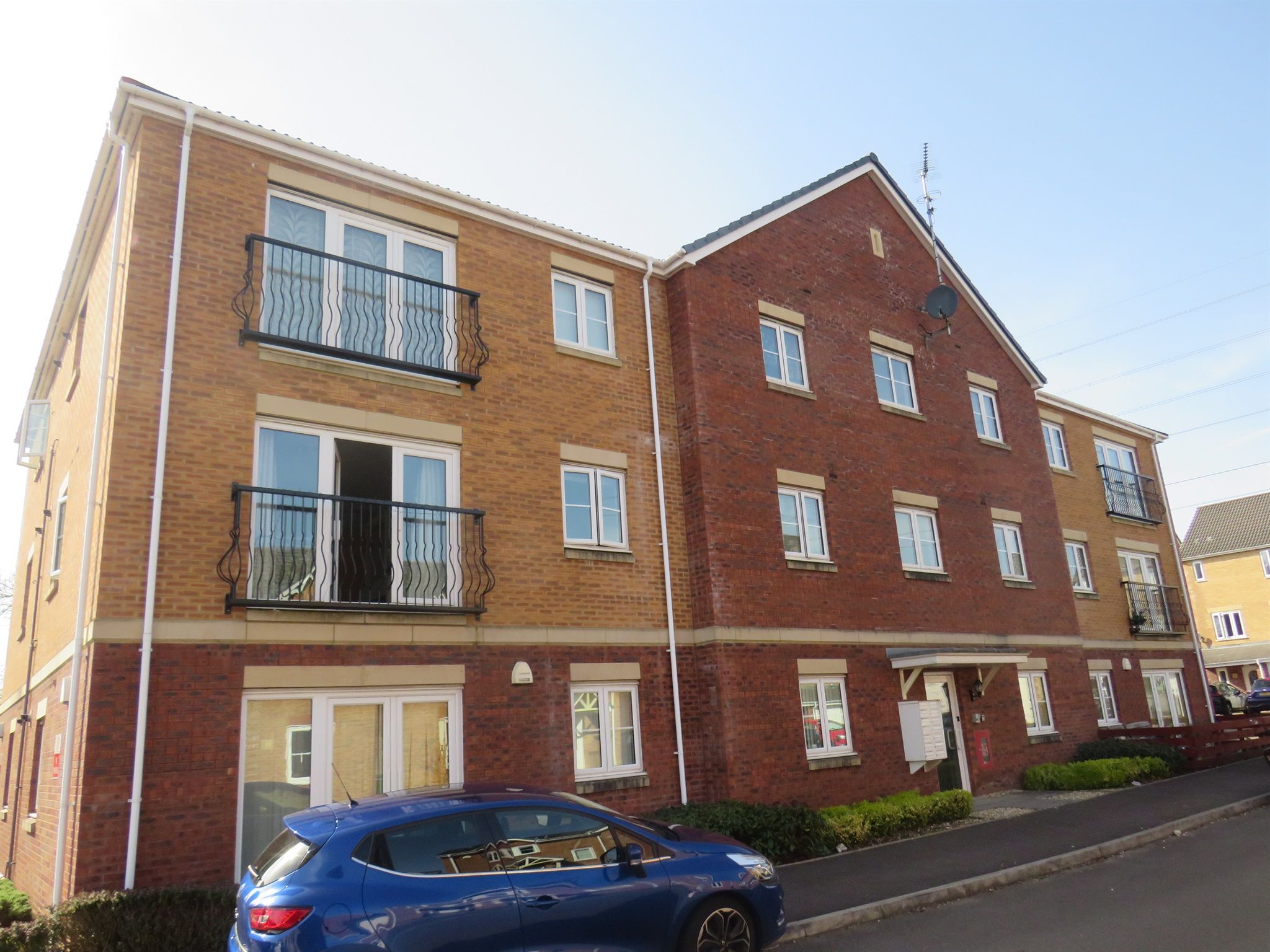 2 bed flat for sale in Meadow Way, Tyla Garw, Pontyclun CF72 - Zoopla