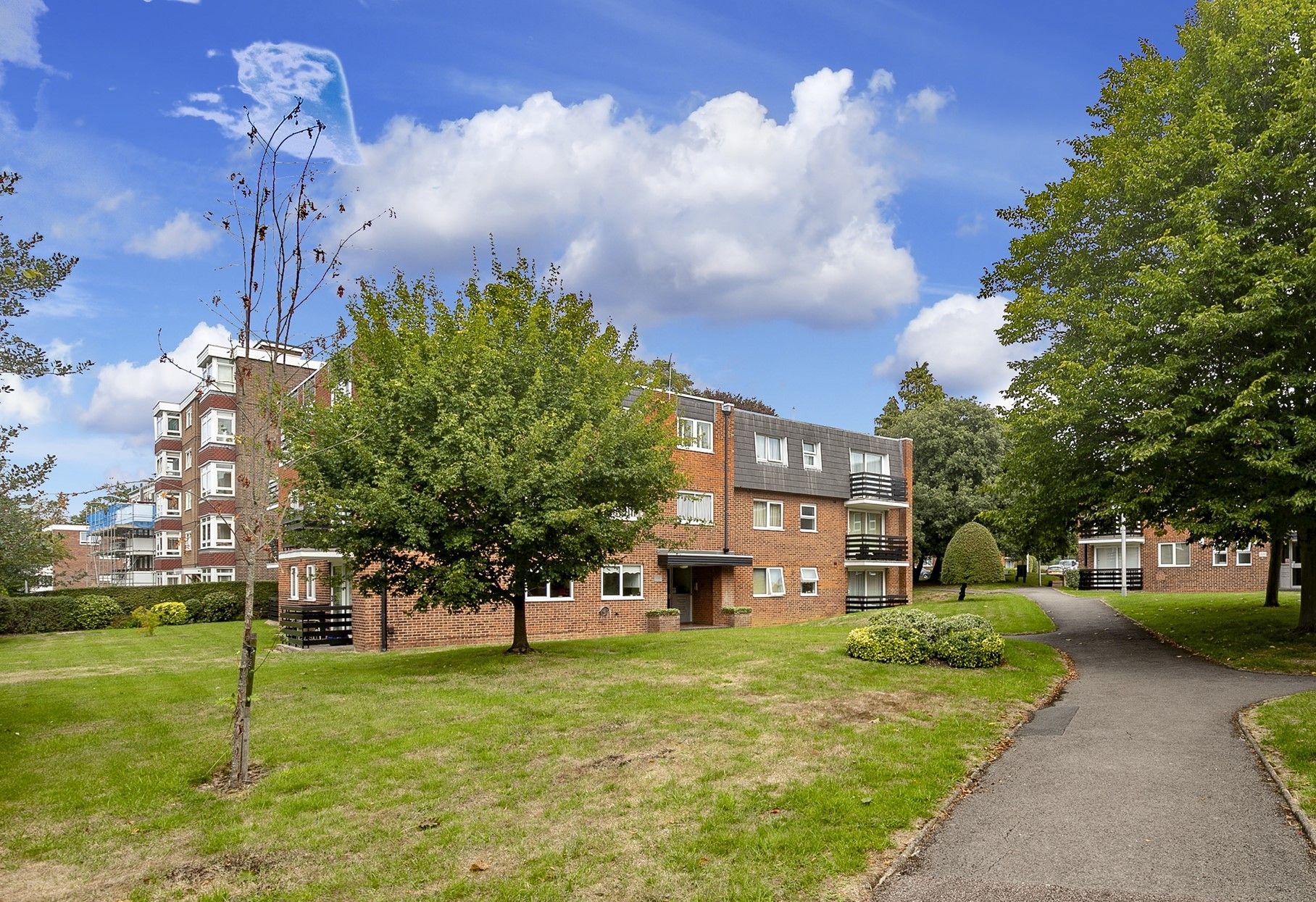 3 bed flat for sale in Parkmore Close, Woodford Green IG8 - Zoopla