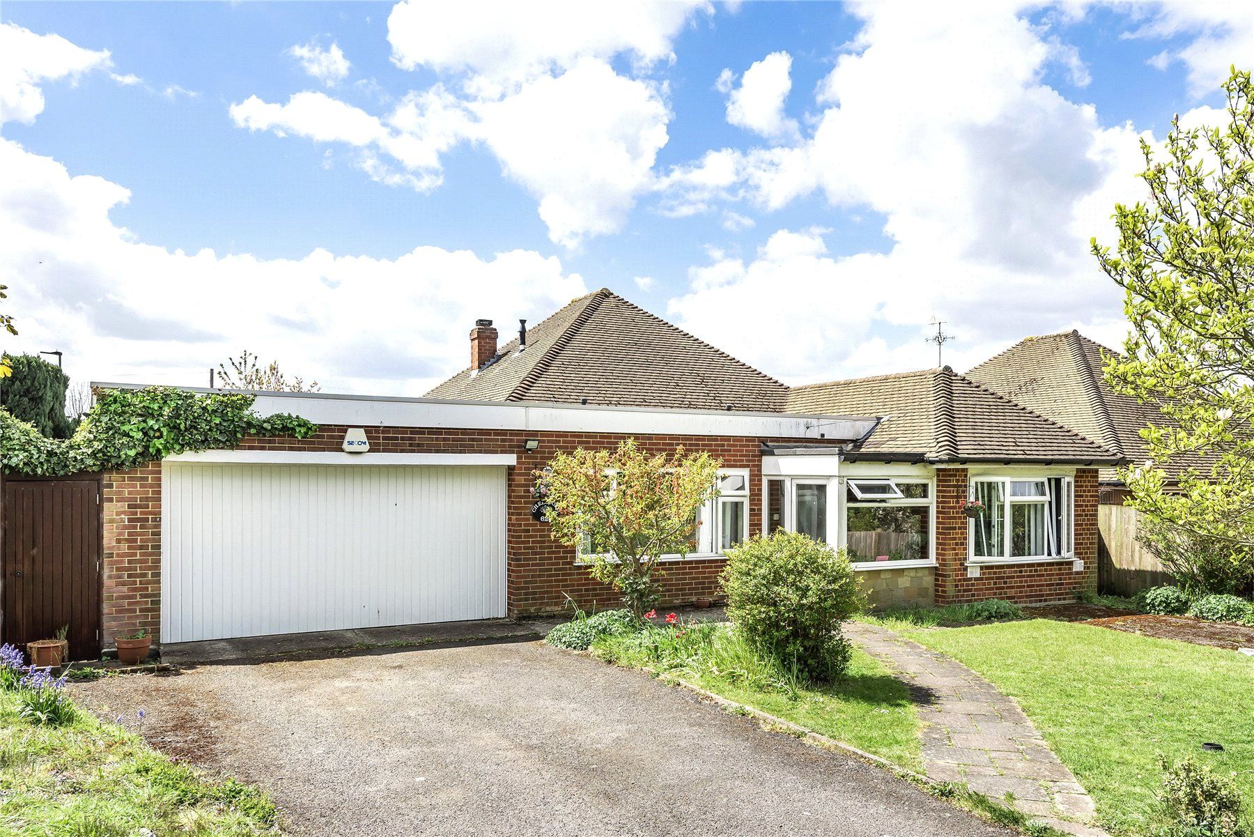 4 bed bungalow for sale in Goddington Lane, Orpington BR6 - Zoopla