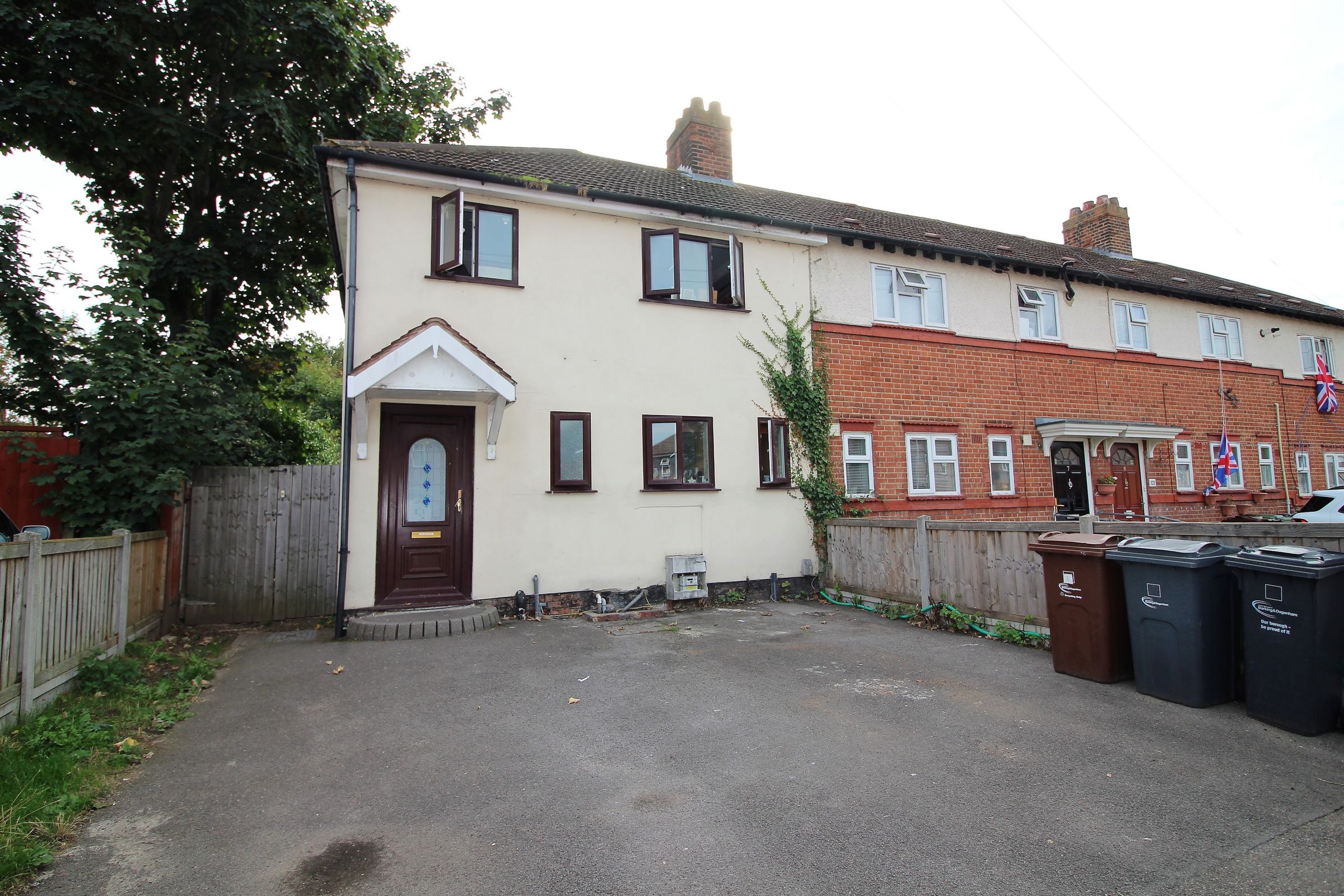 4 Bed End Terrace House For Sale In East Park Close Chadwell Heath