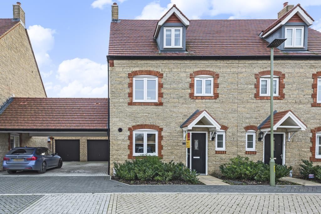 4 bed semi-detached house for sale in Kingsmere, Bicester, Oxfordshire ...