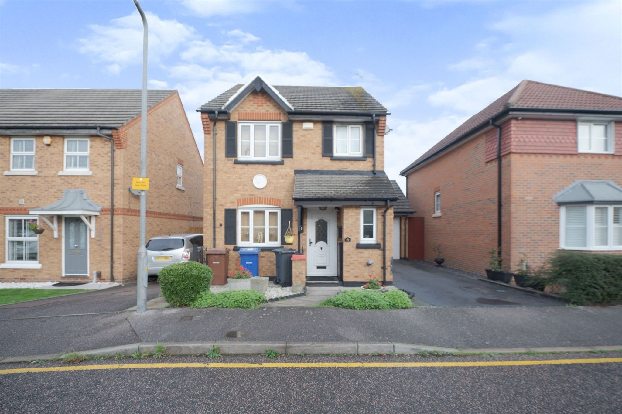 3 bed detached house for sale in Francisco Close, Chafford Hundred ...