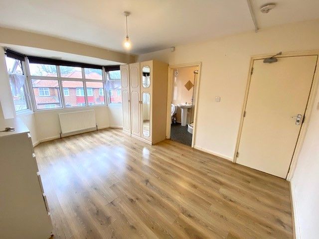 Studio to rent in Springfield Mount, Colindale NW9 - Zoopla