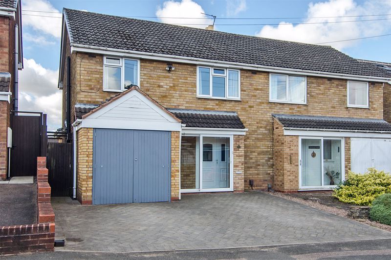 3 Bed Semi Detached House For Sale In Swallow Croft Lichfield Ws13